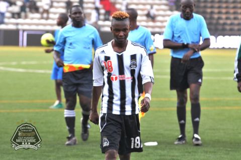 Rainford KALABA "Forcing 3” to the microphone